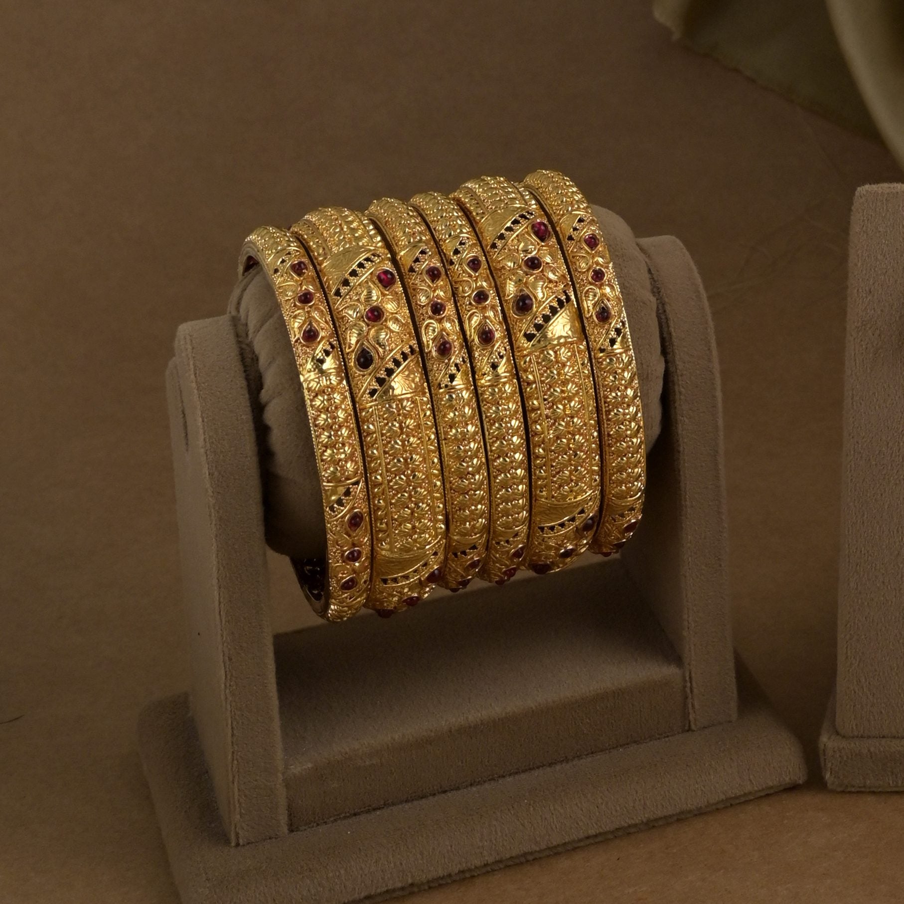 Shilpashree Kangan Bilwar Full Set Bangles – Gopinath Anant Chipade ...